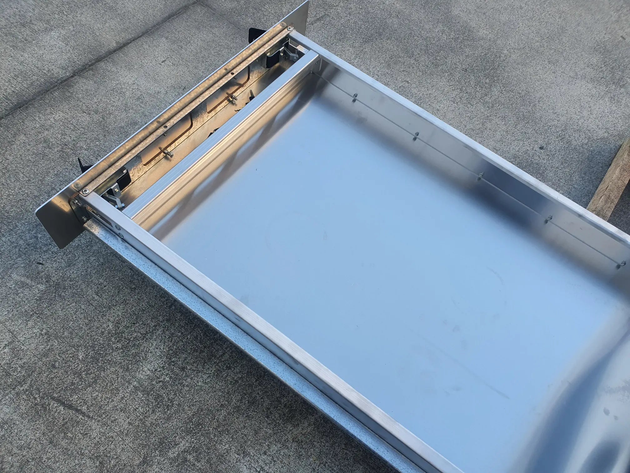 SLAM LOCK TRUNDLE DRAWER 125MM HIGH X 1600MM LONG – Fully Equipped ...